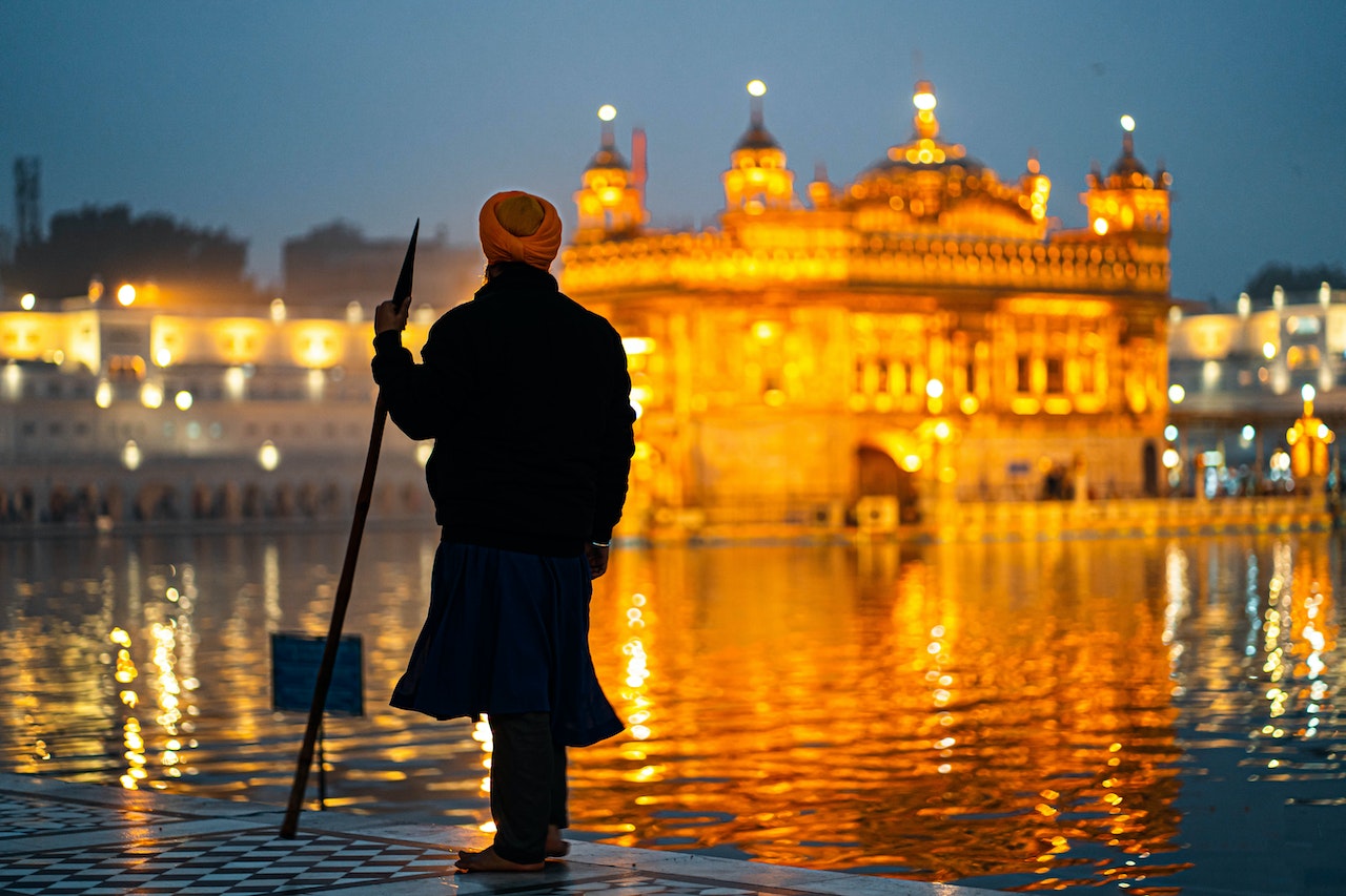 50+ Best Motivational Quotes by Guru Nanak on Truth, God and ...